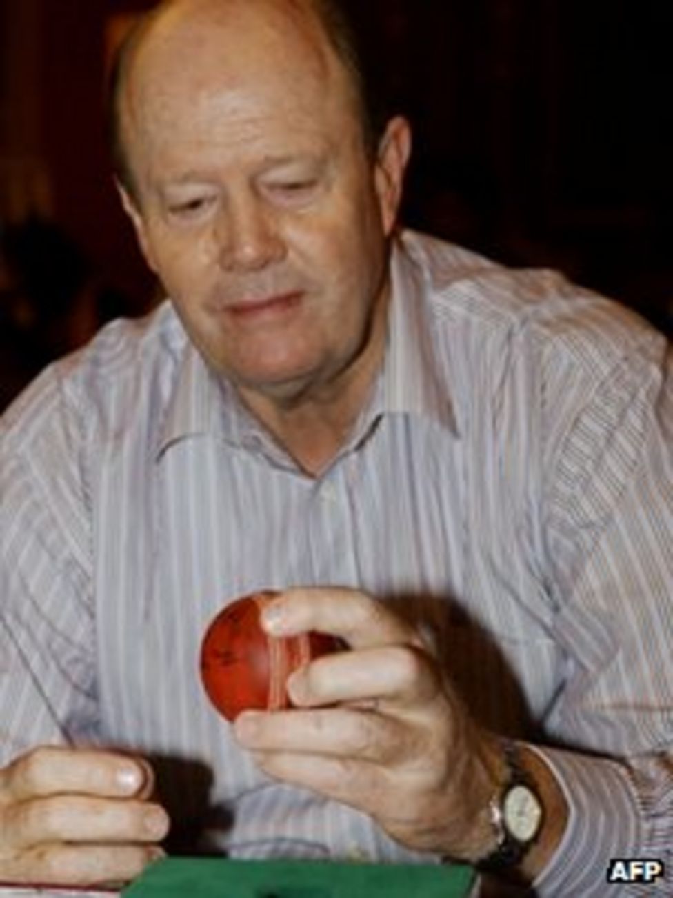 Tony Greig, ex-England cricket captain, dies aged 66 - BBC News