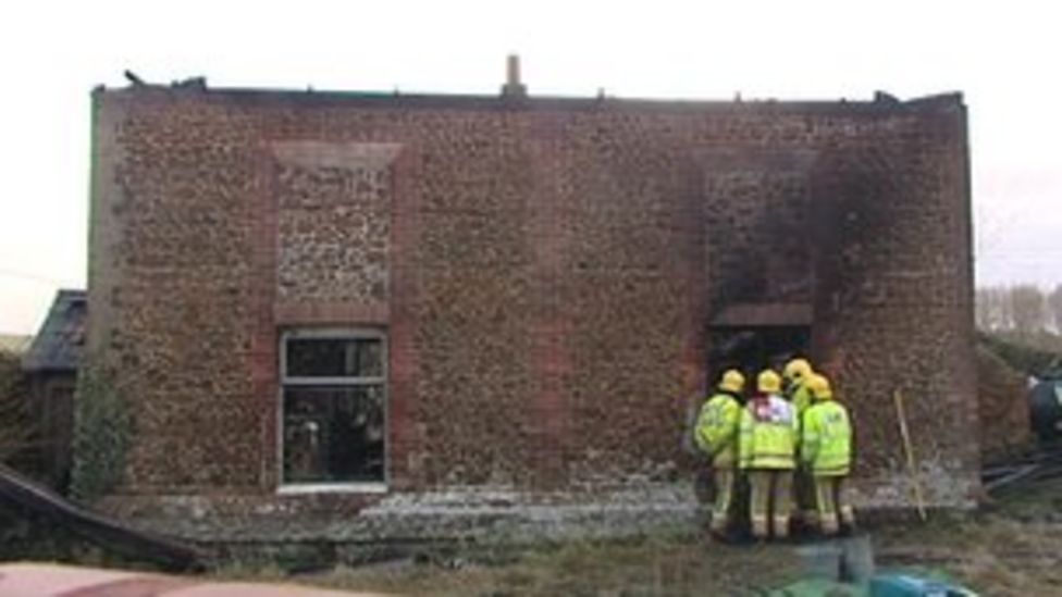 Body found after fire at house near Hunstanton - BBC News