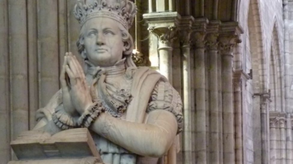 Blood in gourd 'is not from beheaded Louis XVI' - BBC News