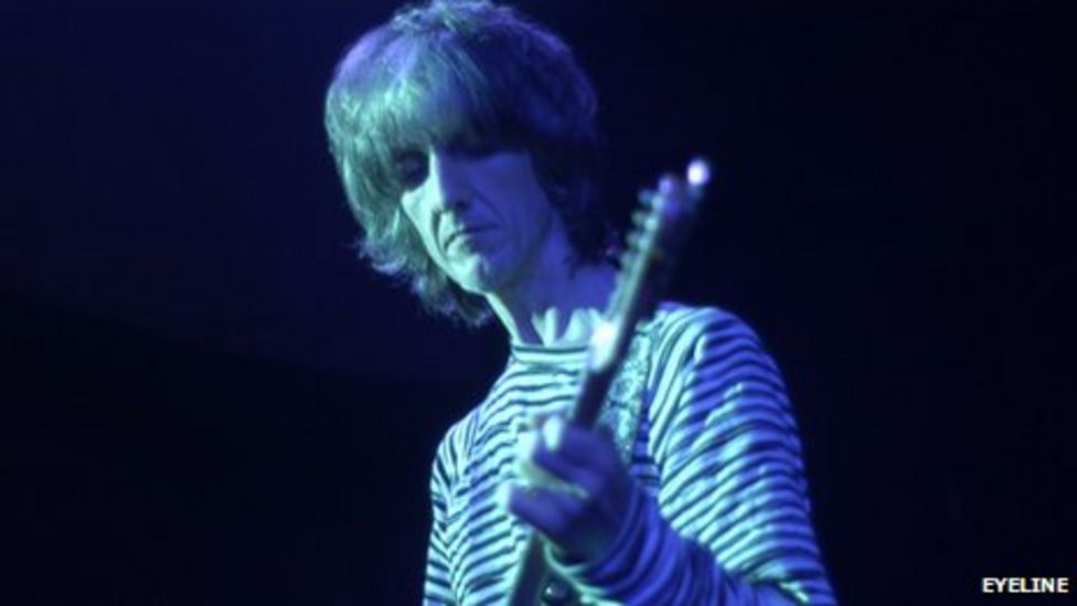 Fans rally round Durutti Column star Vini Reilly - BBC News