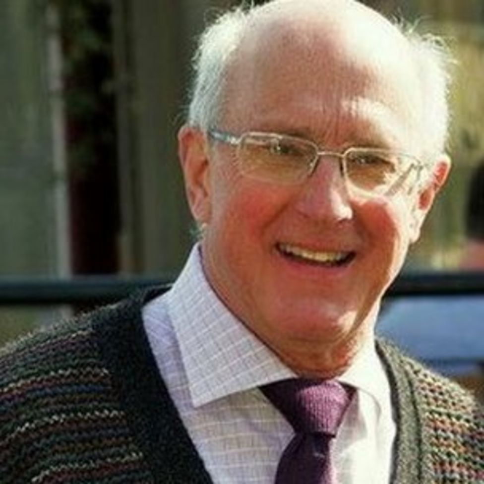 Organist Alan Greaves murder: Police in CCTV appeal - BBC News