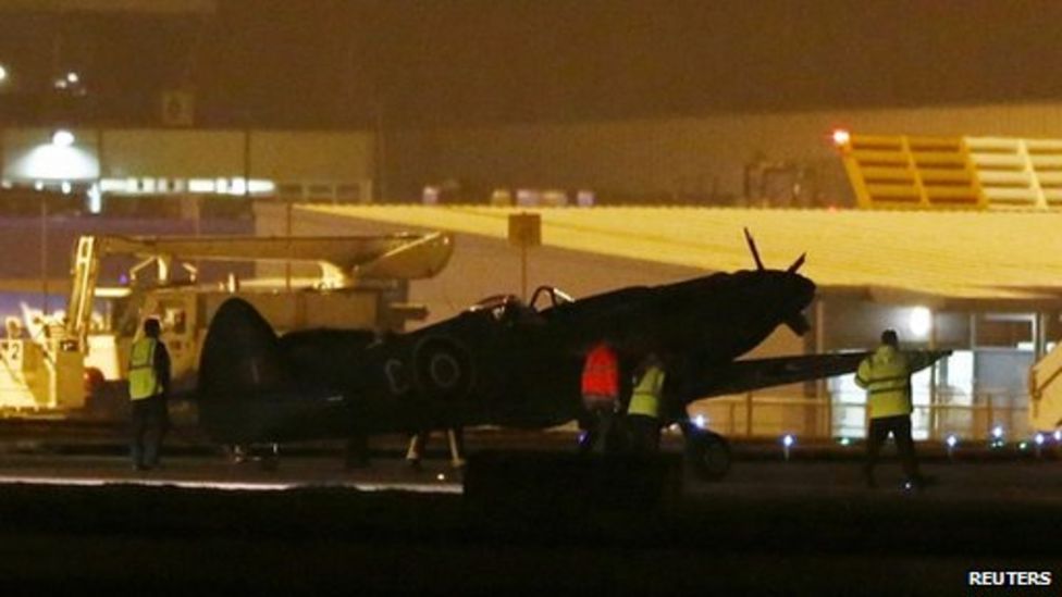 East Midlands Airport shut by Spitfire undercarriage collapse - BBC News