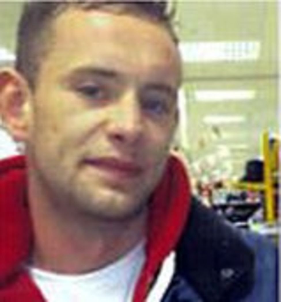 Darren Leonard 'killed over money and drugs' - BBC News