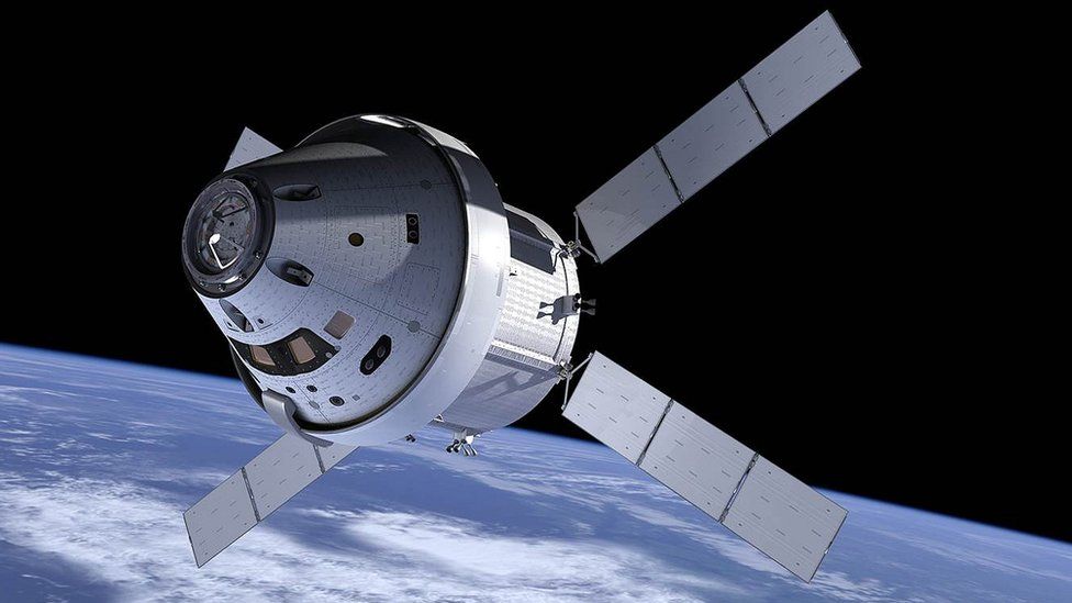 Orion: US spaceship parachute test succeeds - BBC News