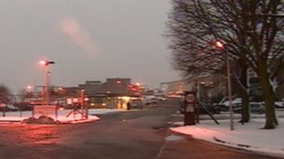 Rolls-Royce Ansty to lose 378 defence jobs - BBC News