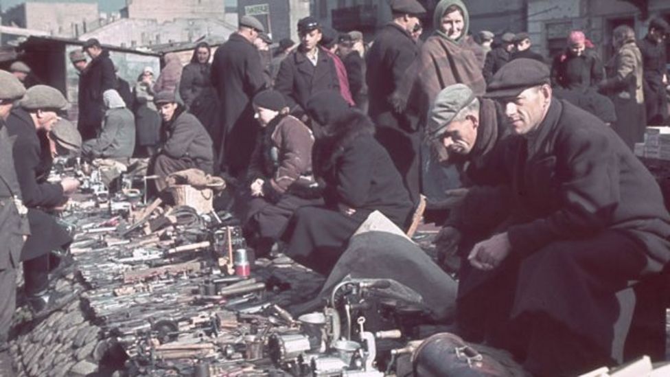 Last Treblinka death camp survivor Samuel Willenberg dies - BBC News