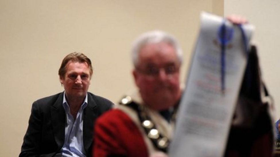 Liam Neeson arrives in Ballymena to receive award - BBC News