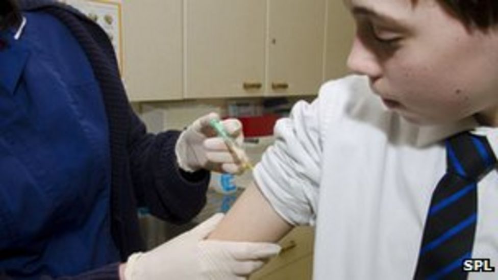 'Universal HPV vaccination' call - BBC News