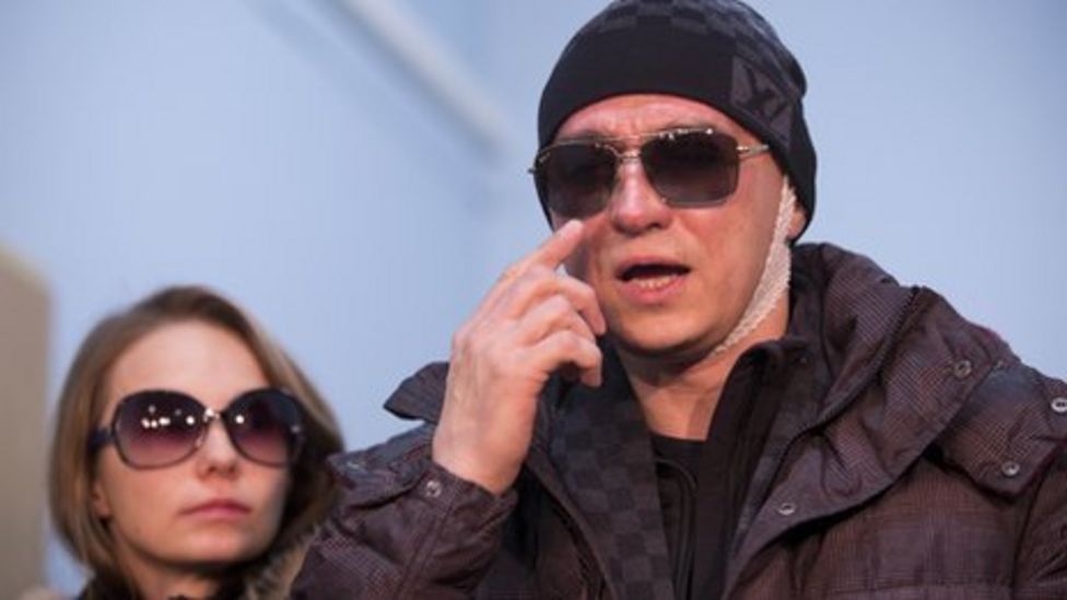 Bolshoi boss Sergei Filin leaves hospital for Germany - BBC News