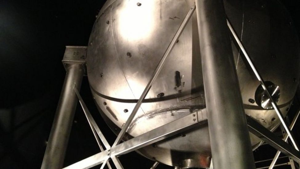 Dark matter hunt: LUX experiment reaches critical phase - BBC News