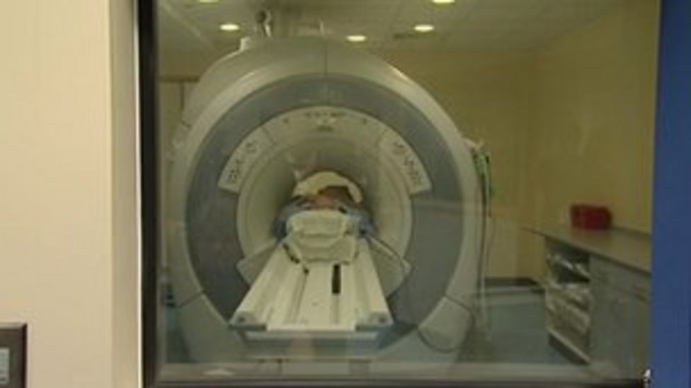 Queen opens Norfolk hospital's MRI unit - BBC News
