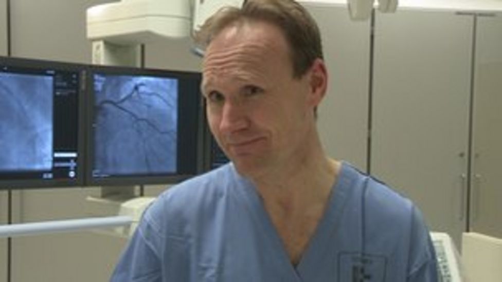 Cardiologists watch live operation at Craigavon conference - BBC News