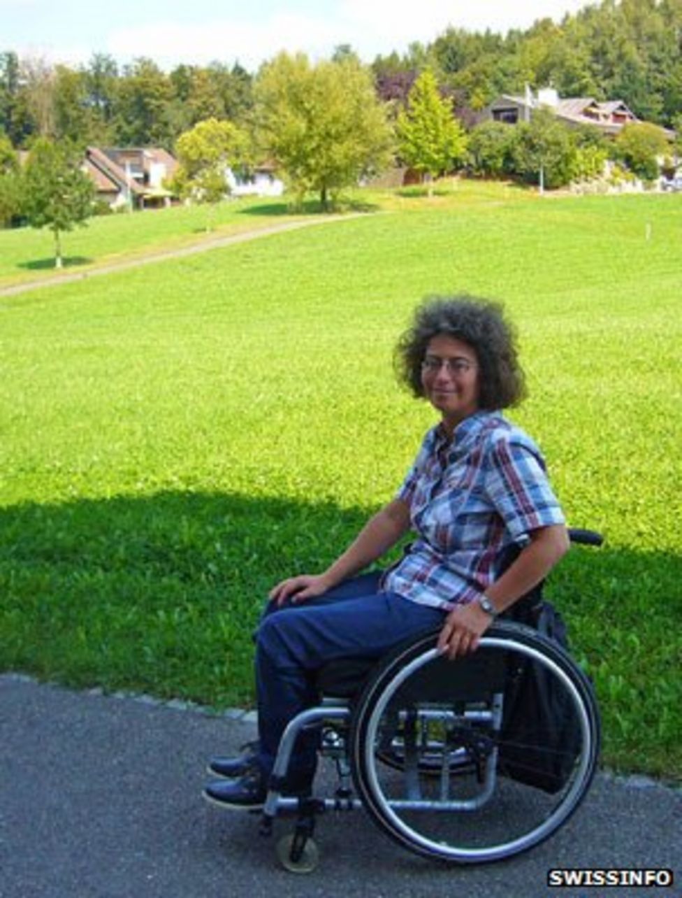 Switzerland guns: Living with firearms the Swiss way - BBC News