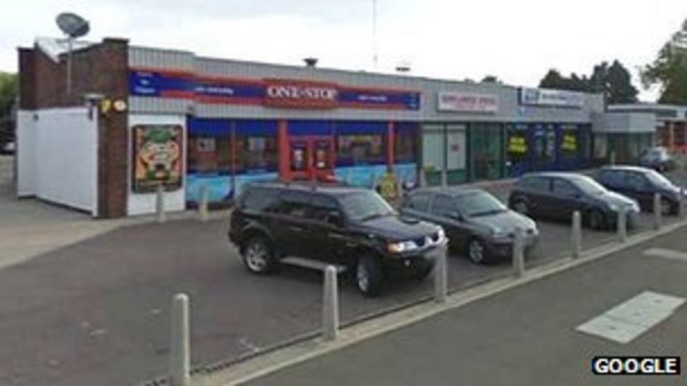 Dereham parking row leads to shoppers getting 'fined' - BBC News