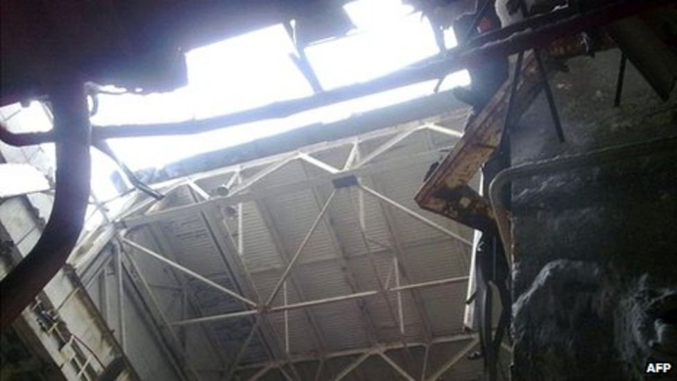 Ukraine: Chernobyl nuclear roof collapse 'no danger' - BBC News