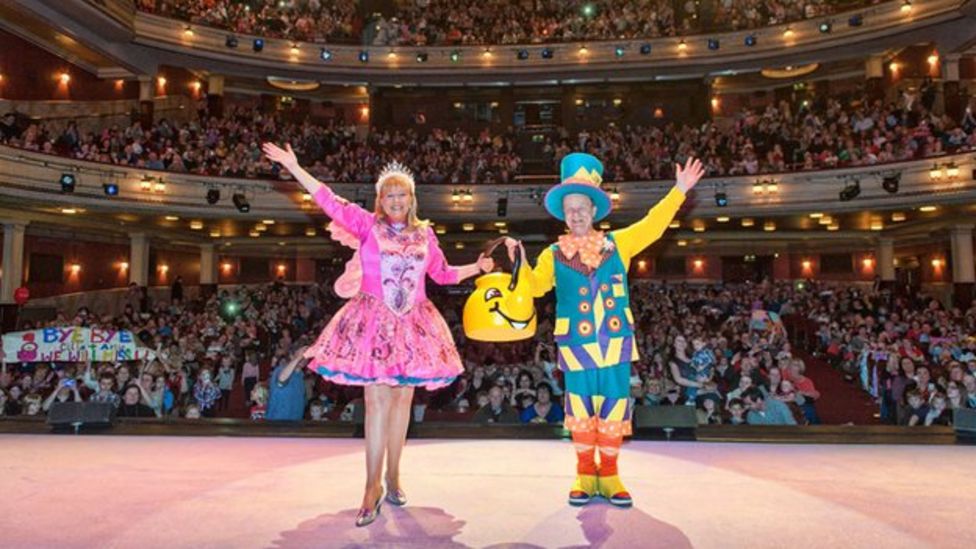 Singing Kettle: Serving up unique blend of Scottish family fun - BBC News