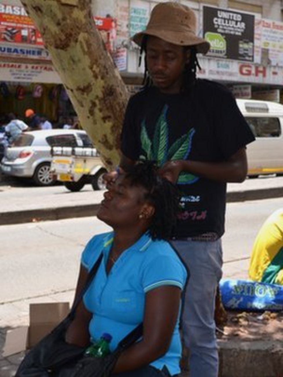 South Africa's dreadlock thieves - BBC News