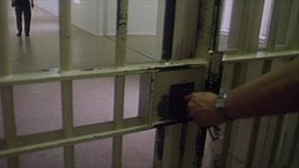 HMP Warren Hill: England's best jail 'all about relationships' - BBC News