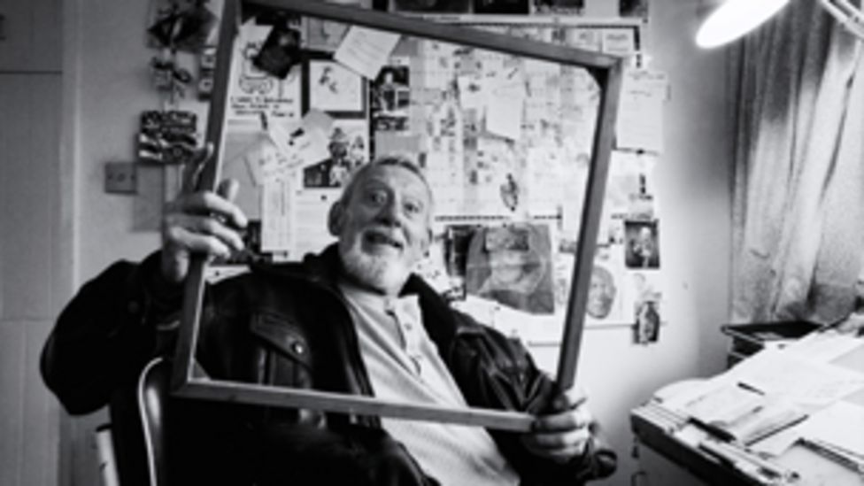 Bob Godfrey, Roobarb animator, dies aged 91 - BBC News