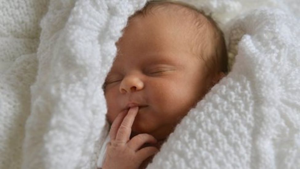 Slow-growing babies 'catch-up' by teens - BBC News