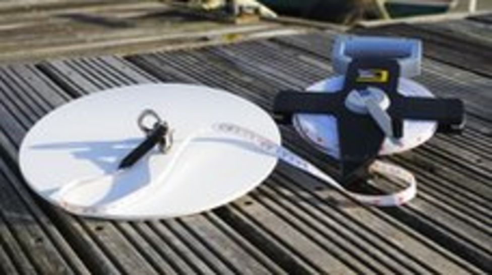 Seafarer science: Sailors asked to help measure plankton - BBC News
