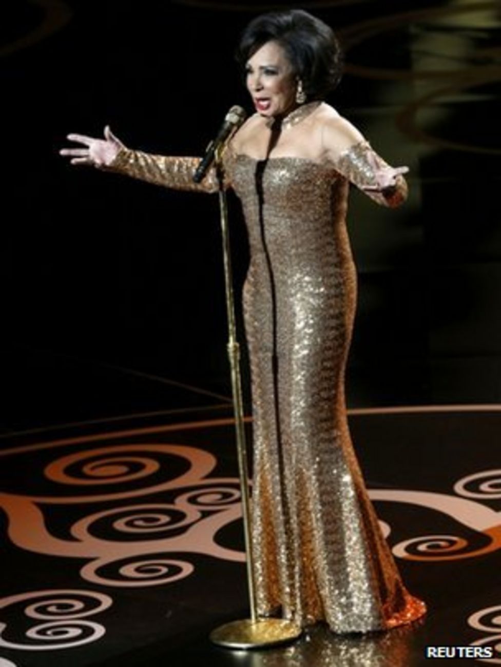 Adele Skyfall wins best song Oscar - BBC News