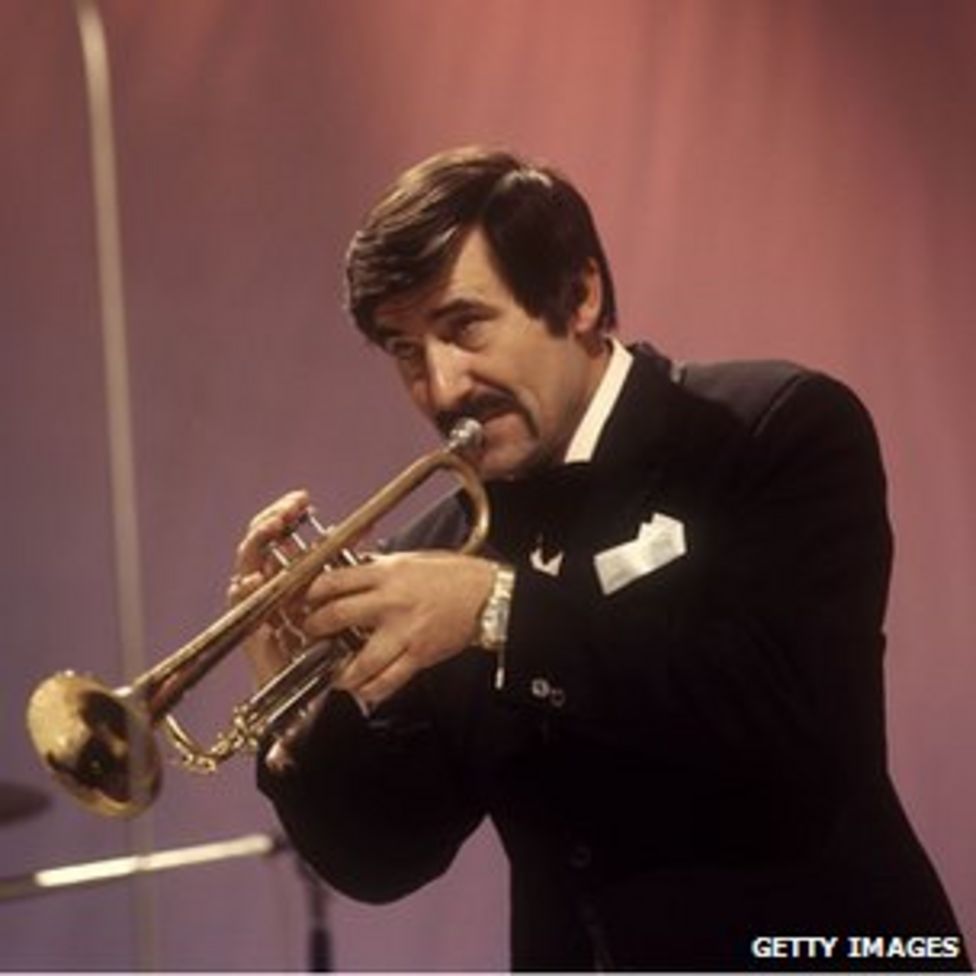 Kenny Ball: The swinging jazz star - BBC News