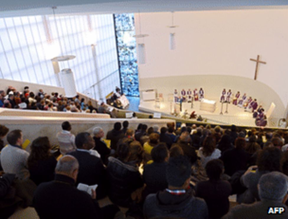 Choosing a pope: France's Catholic legacy - BBC News