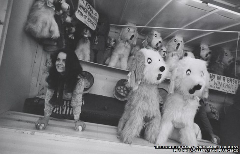 The photographic legacy of Garry Winogrand - BBC News