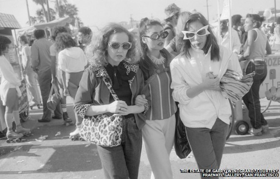 The photographic legacy of Garry Winogrand - BBC News