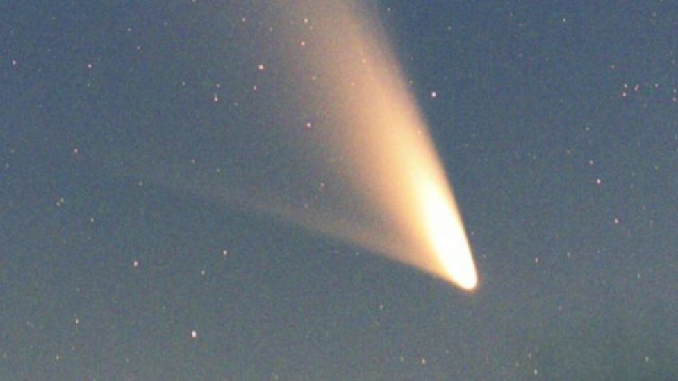 Green comet approaching Earth for first time in 50,000 years - BBC News