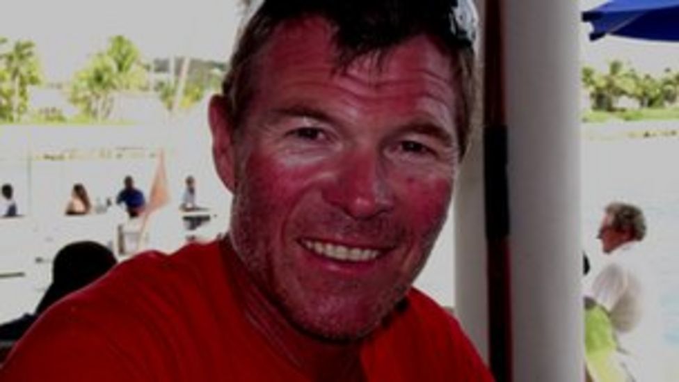 Charlie Pitcher breaks solo rowing ocean record - BBC News