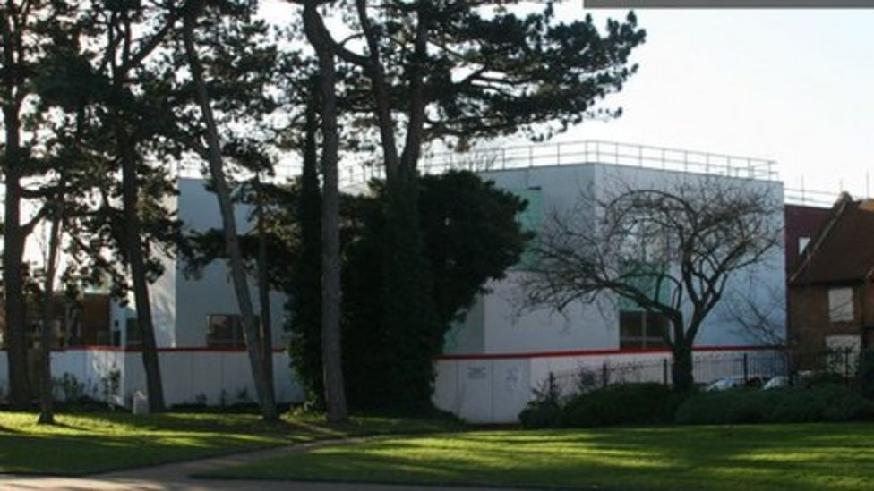West Bridgford Library reopens after £5.3m rebuild - BBC News