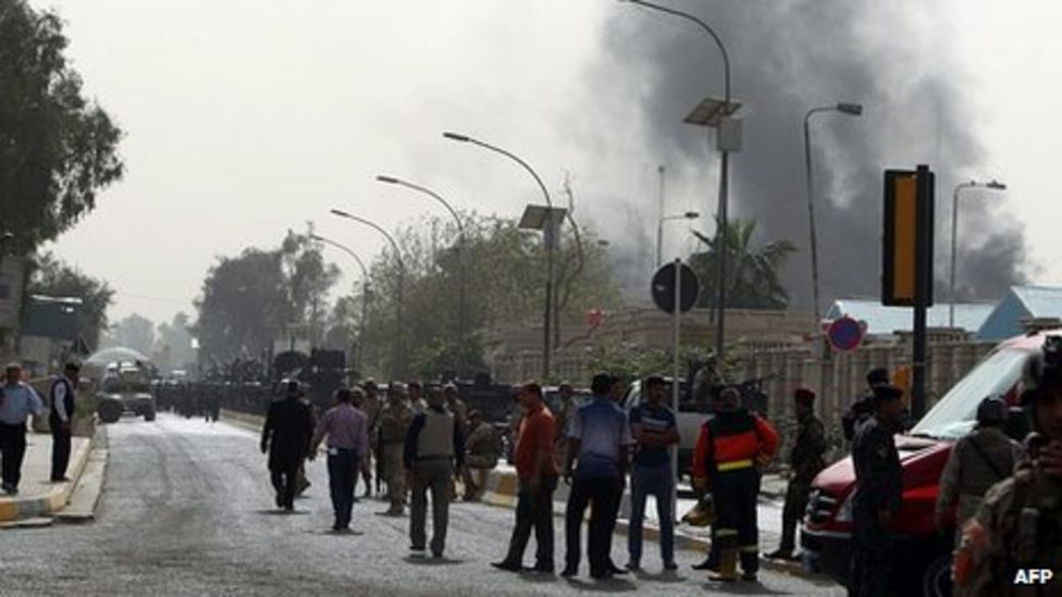 Iraq bombers target Baghdad ministries - BBC News