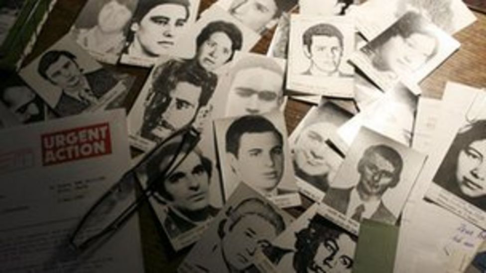 Argentina 'Dirty War' accusations haunt Pope Francis - BBC News