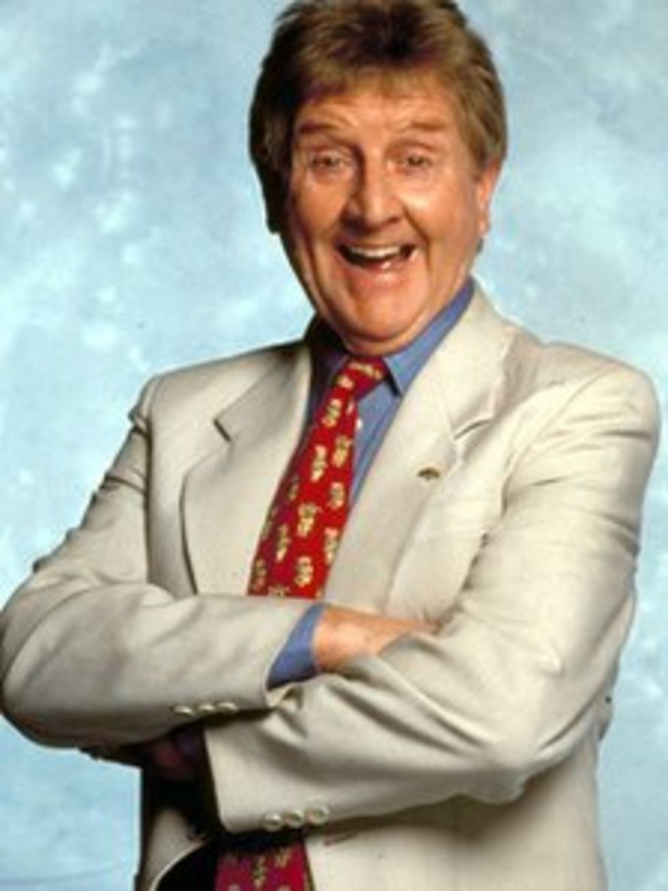 Comedian Norman Collier dies aged 87 - BBC News