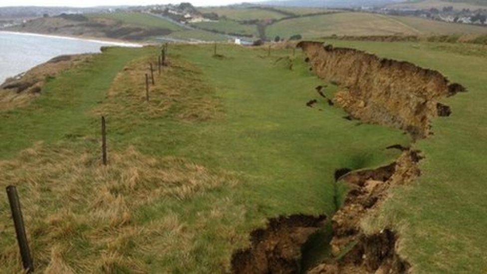 'Large crack' opens on Dorset coastline - BBC News