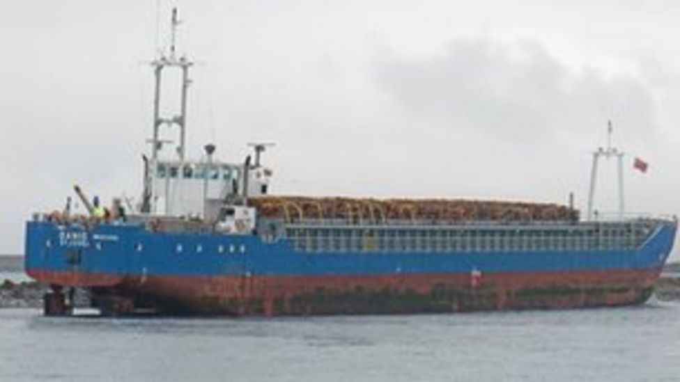 Danio cargo vessel runs aground on Farne Islands - BBC News