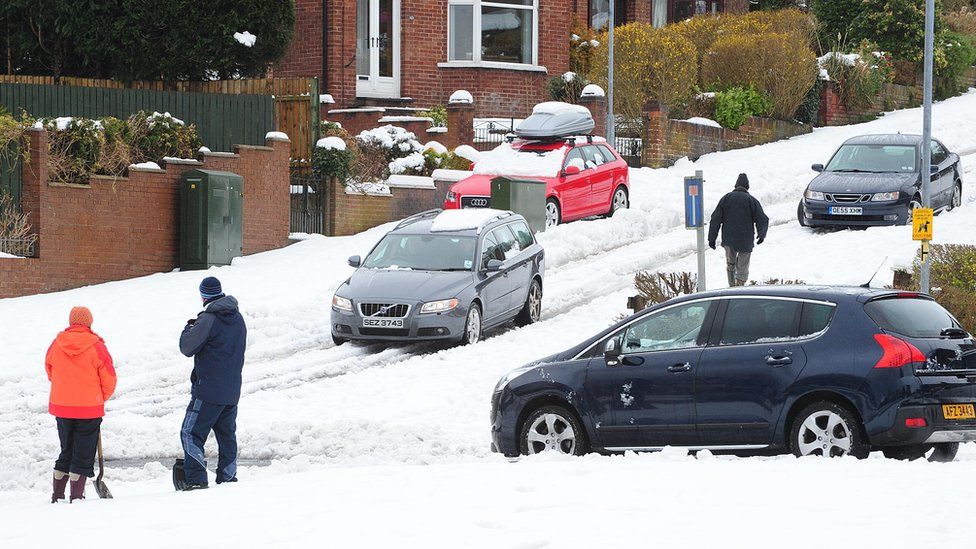 In pictures: Snow in Northern Ireland - BBC News