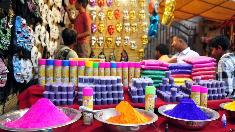 In pictures: India prepares for Holi - BBC News