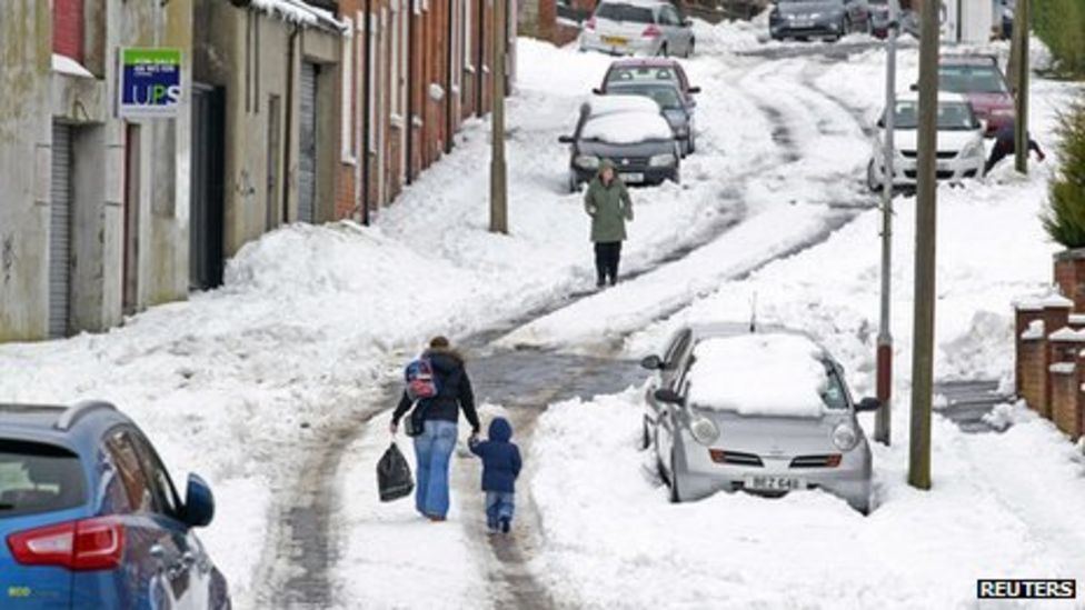 Hundreds still struggling with effects of snow storm - BBC News