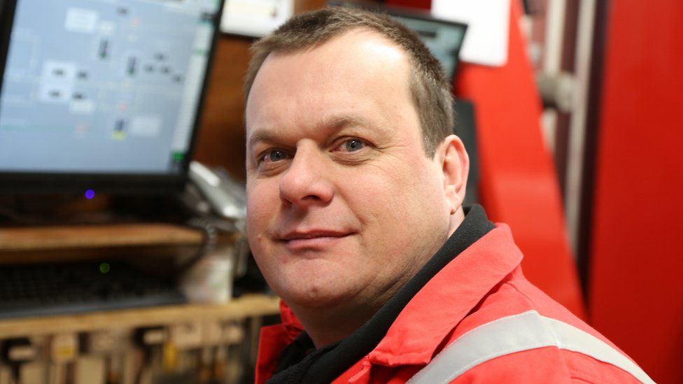 Life on the Babbage Southern North Sea gas platform - BBC News