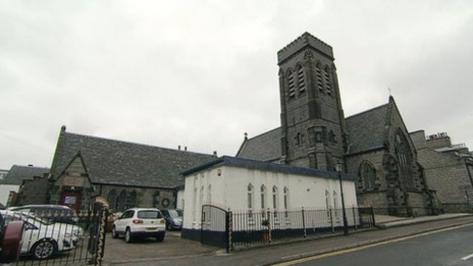 Christian Church opens doors to Muslims - BBC News