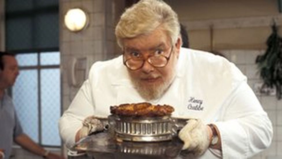 Obituary: Richard Griffiths - BBC News