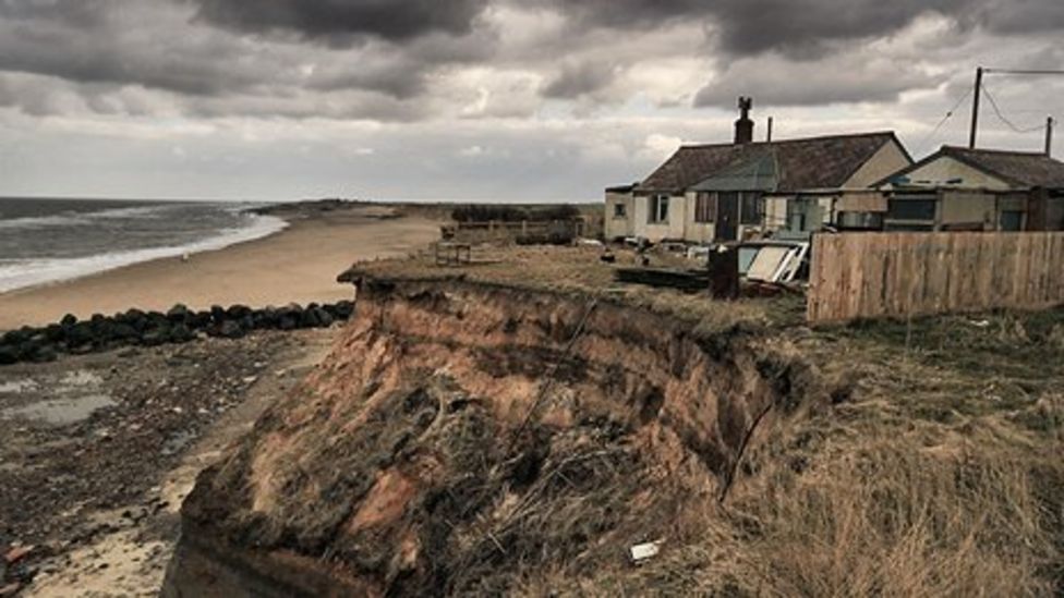 Happisburgh: Last Beach Road cliff-top resident 'frightened' - BBC News