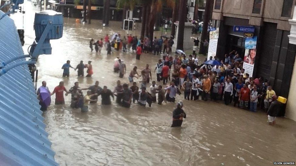 In pictures: Port Louis, Mauritius floods - BBC News