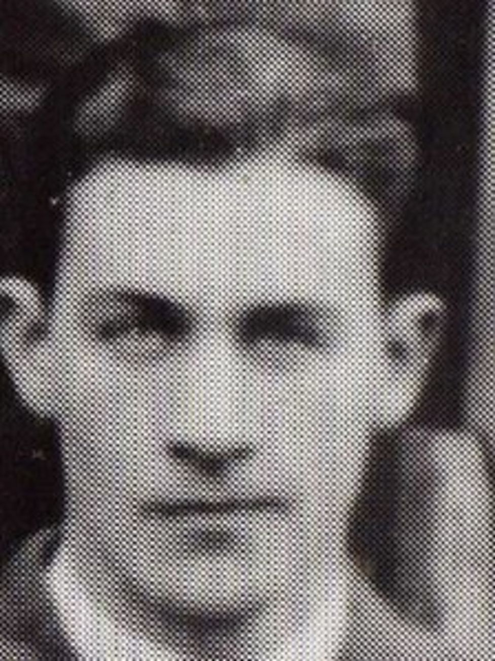 Kent memorial for Battle of Britain pilot Robert Fraser - BBC News