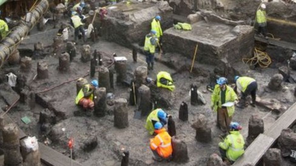 Bedlam burials: Skeletons unearthed by Crossrail - BBC News