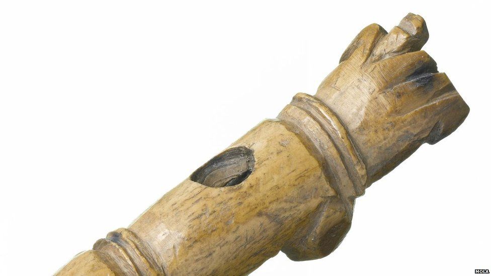 Thousands of Roman artefacts found buried under London - BBC Newsround