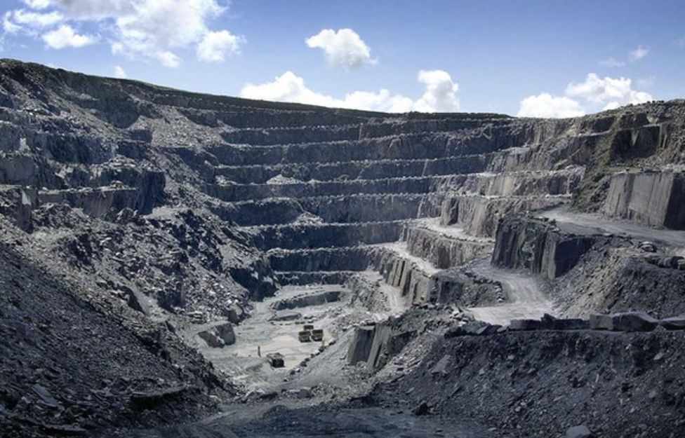 Welsh slate: Strong, thin, and long on history - BBC News